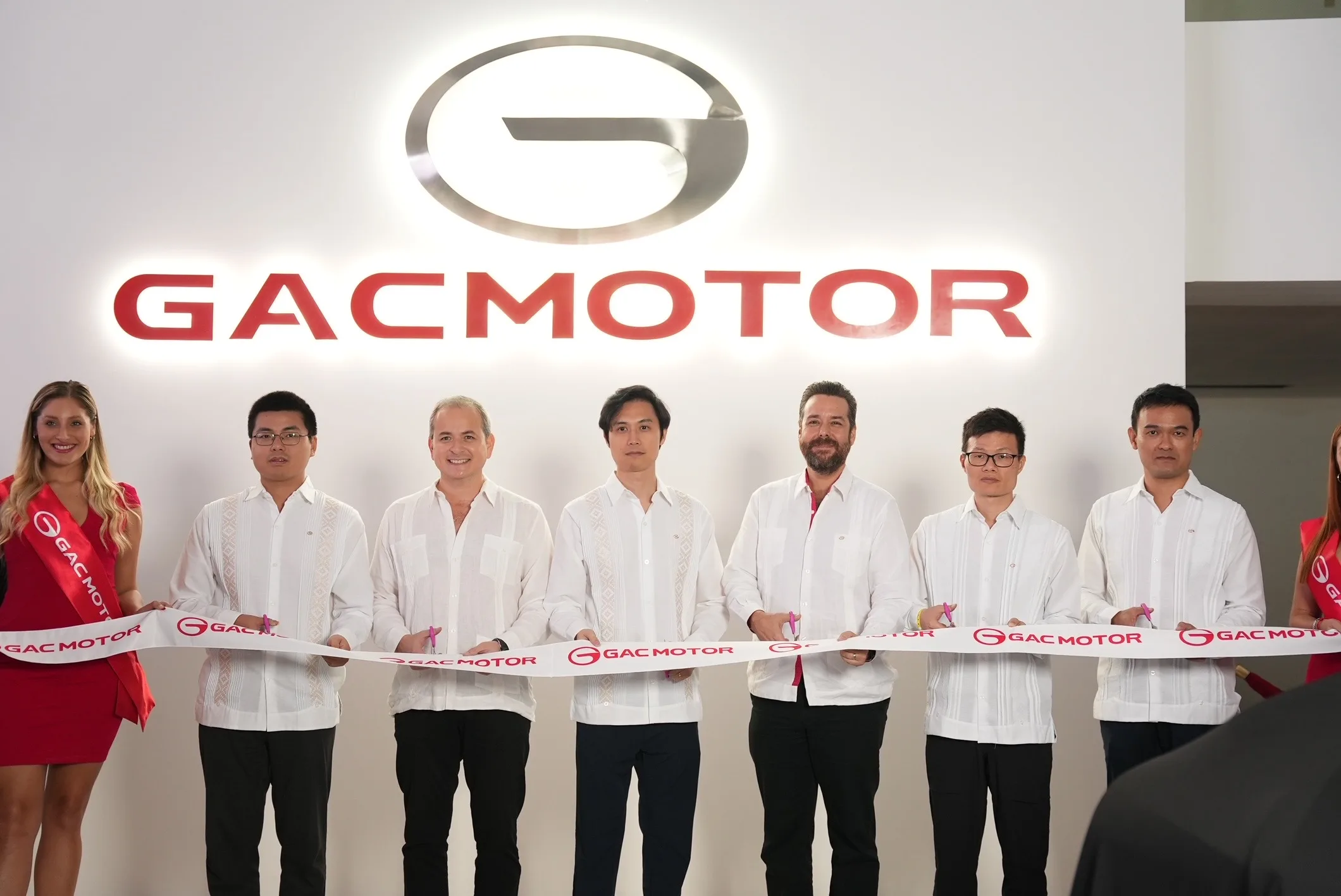 GAC abre las puertas de su primer showroom. – La Cochera | Sergio Oliveira